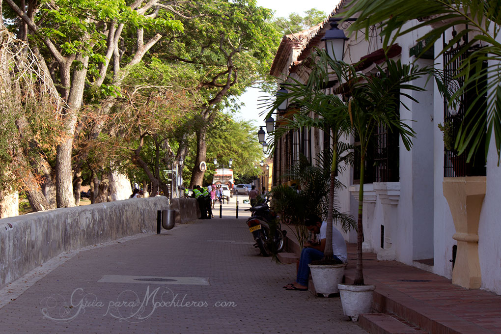 calle-camellón-Mompox - Guía para Mochileros